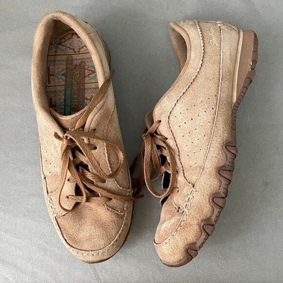 Skechers | Shoes | Skechers Curbed Bikers Size 75 Tan Suede Lace Up ...